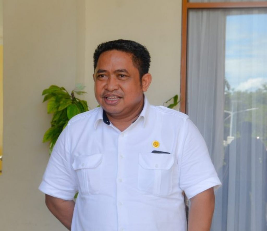 Kadis PUPR Maluku Utara Minta Maaf ke Ketua Komisi III - tandaseru.com ... Kadis PUPR Maluku Utara Minta Maaf ke Ketua Komisi III - tandaseru.com ...