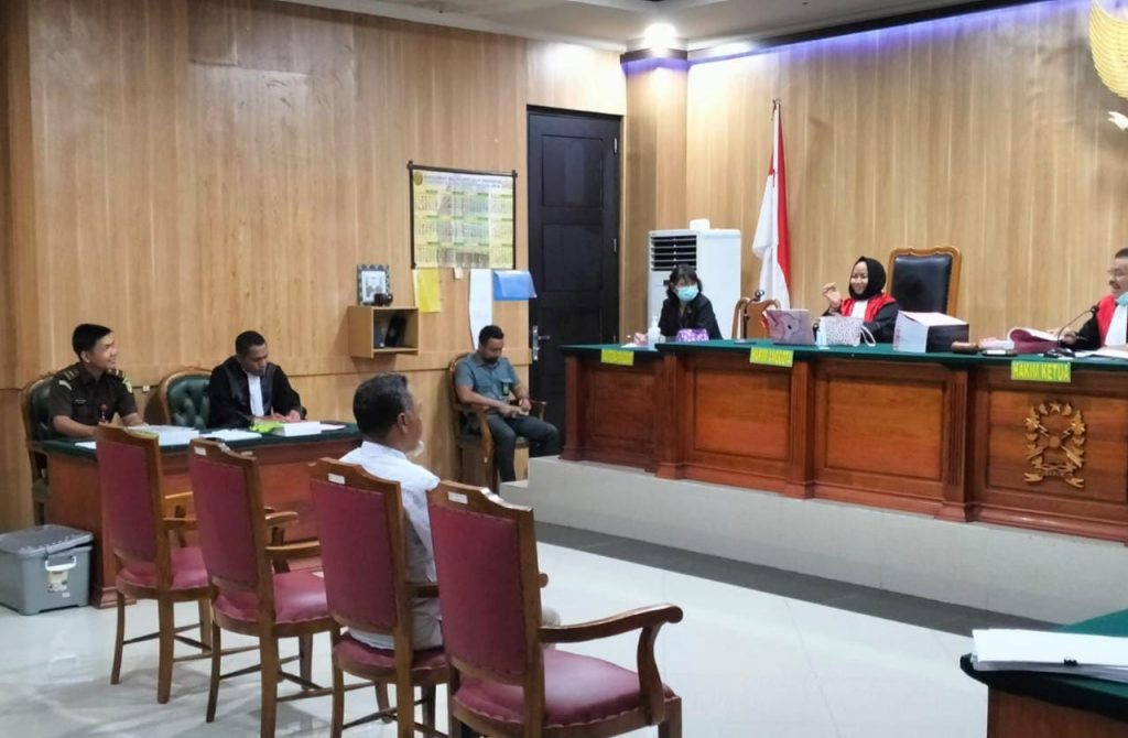 3 Kepsek Diperiksa dalam Sidang Gaji Fiktif Dikbud Ternate - tandaseru ... 3 Kepsek Diperiksa dalam Sidang Gaji Fiktif Dikbud Ternate - tandaseru ...