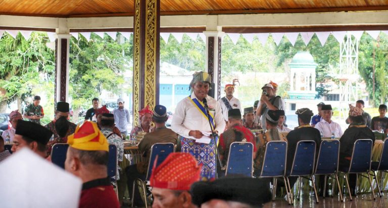 Orom Sasadu Tandai Dimulainya Festival Teluk Jailolo 2025 - tandaseru ...