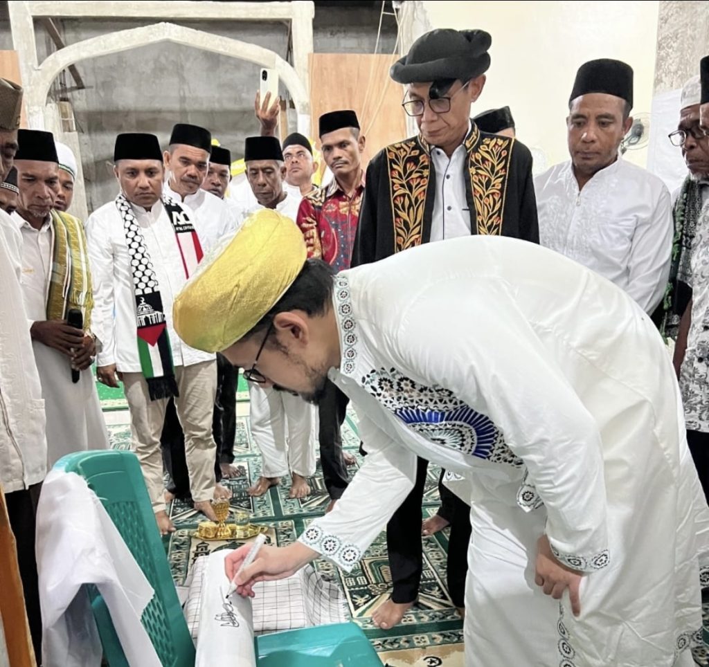 Sultan Bacan dan Wabup Halmahera Selatan Hadiri Prosesi Pemasangan ...